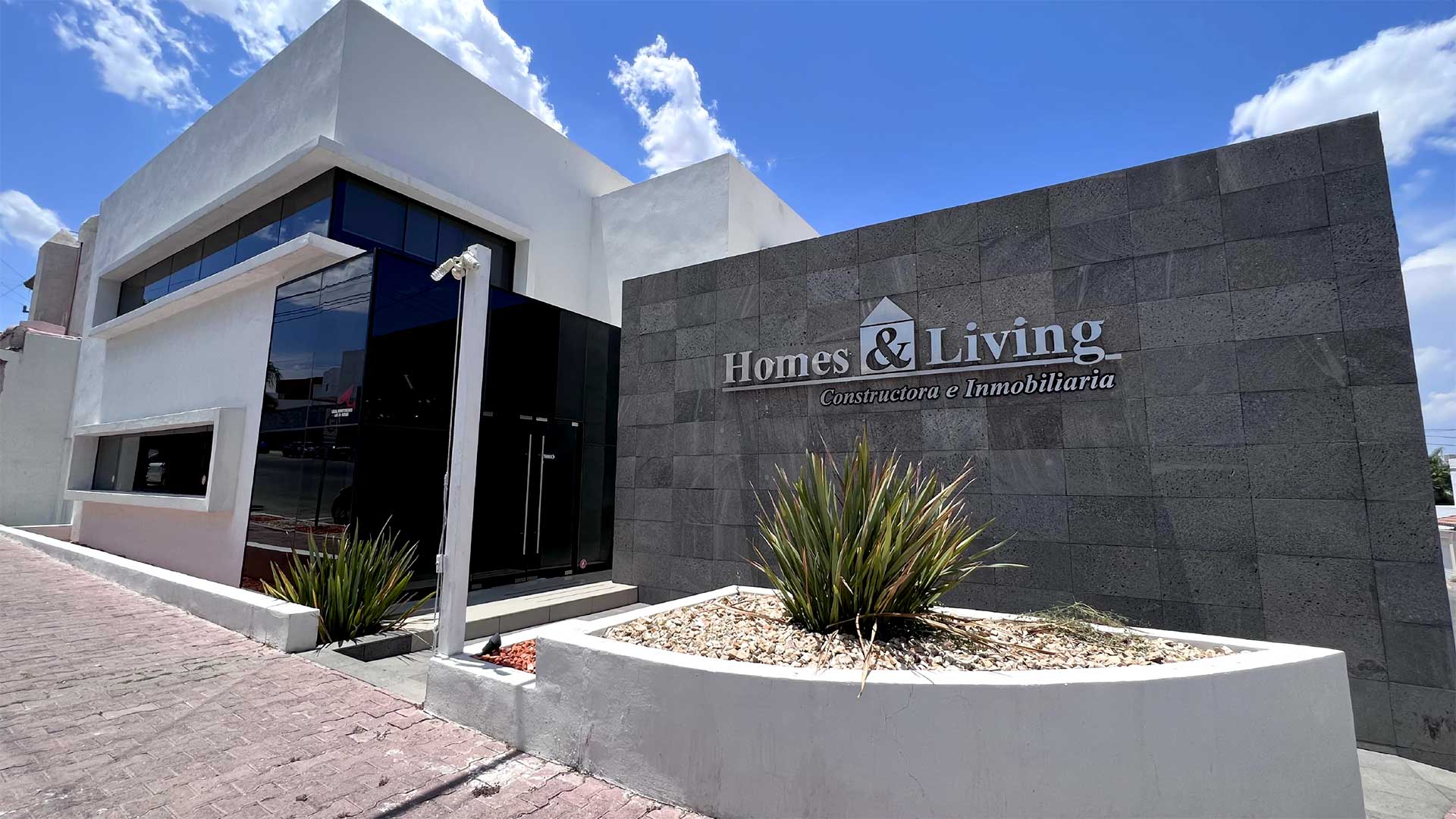 Acerca de Homes & Living - Realty | Homes & Living®